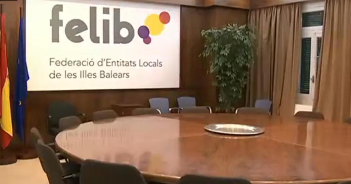 Una policia local volia fer l'examen d'un curs de formació de la FELIB ...